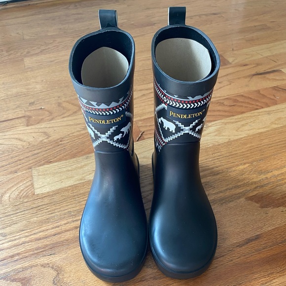 Pendleton | Shoes | New Pendleton Kids Rain Boots With Bear Pattern ...